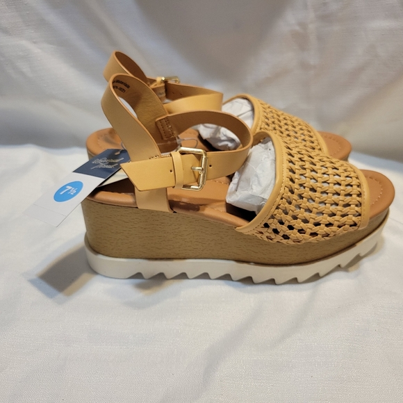 Universal Thread | Shoes | Universal Thread Sandals | Poshmark